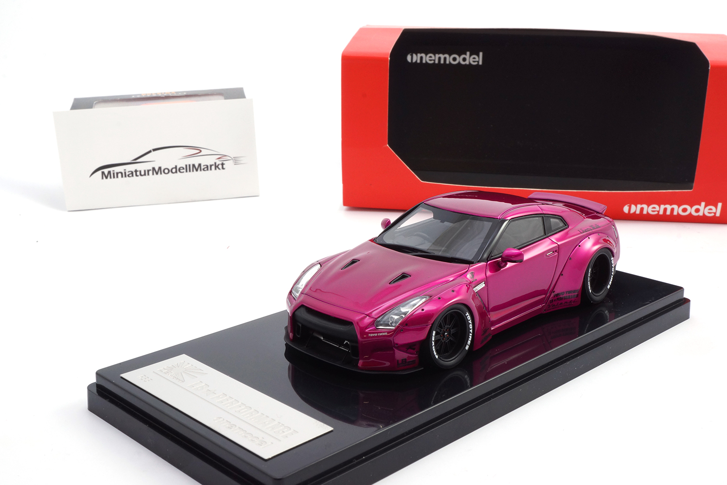 Liberty Walk Nissan GT-R (R35) - Transparent Pink - Ducktail im Maßstab ...