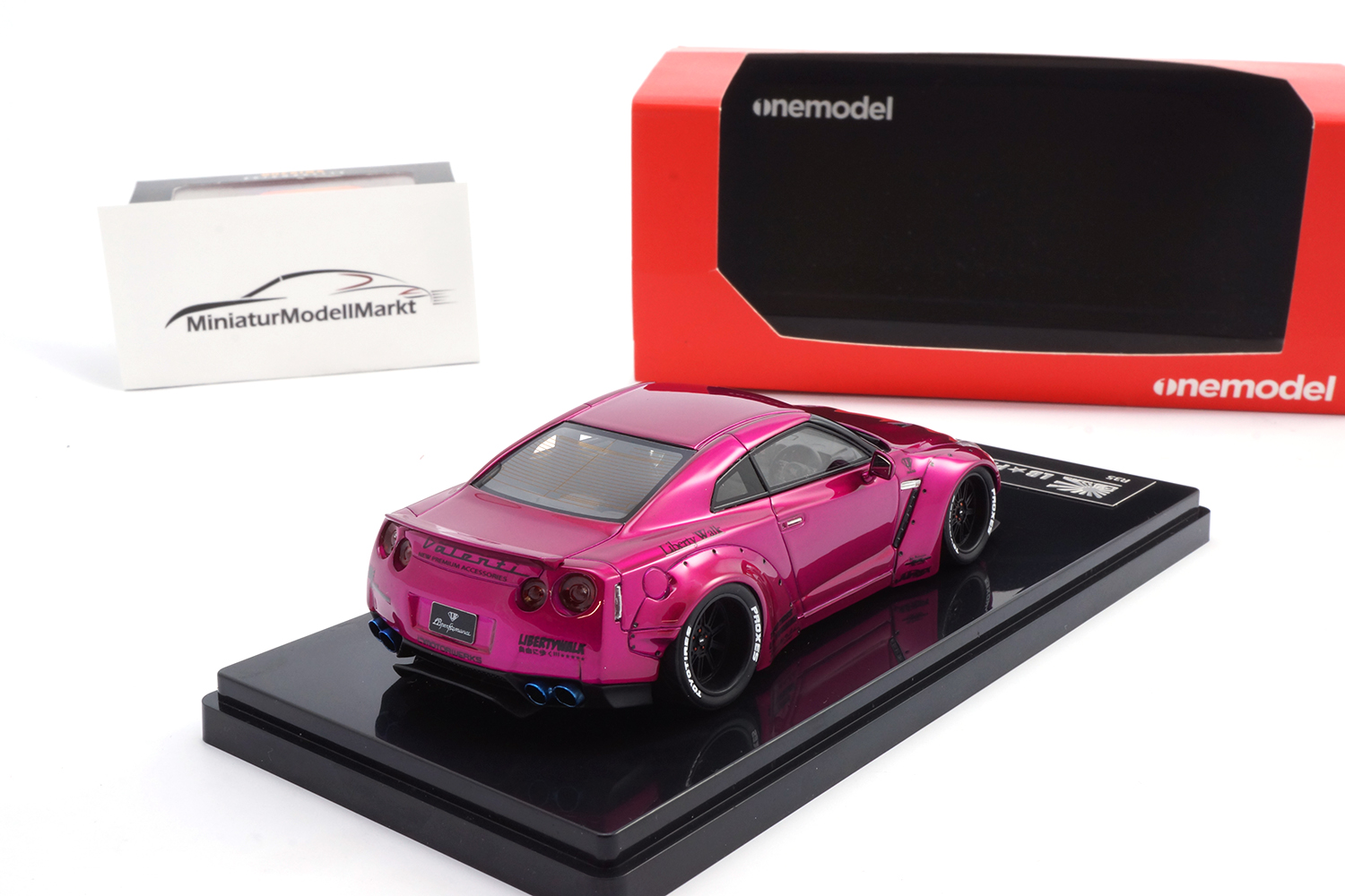 Liberty Walk Nissan GT-R (R35) - Transparent Pink - Ducktail im Maßstab ...