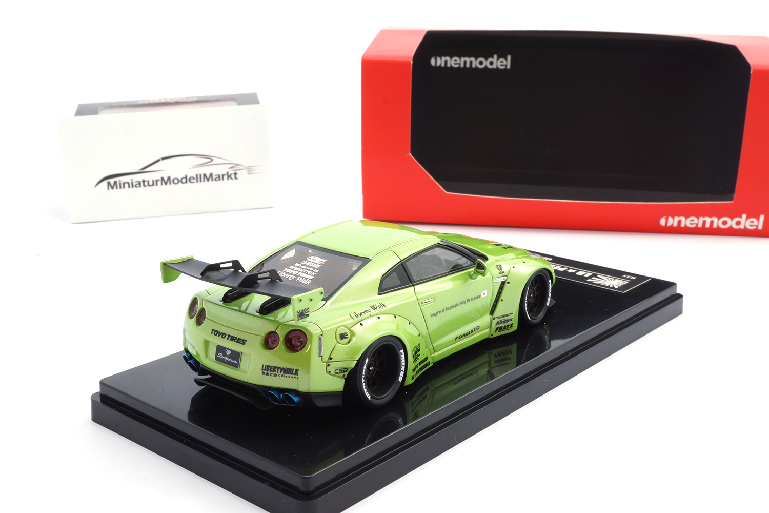 Liberty Walk Nissan GT-R (R35) - Transparent Green - GT-Wing im Maßstab ...